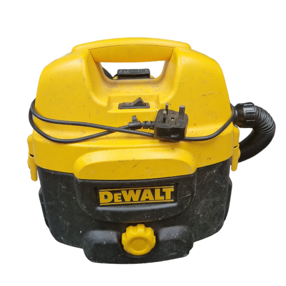 Pre-owned DeWalt DC500 Wet Hoover - Own4Less